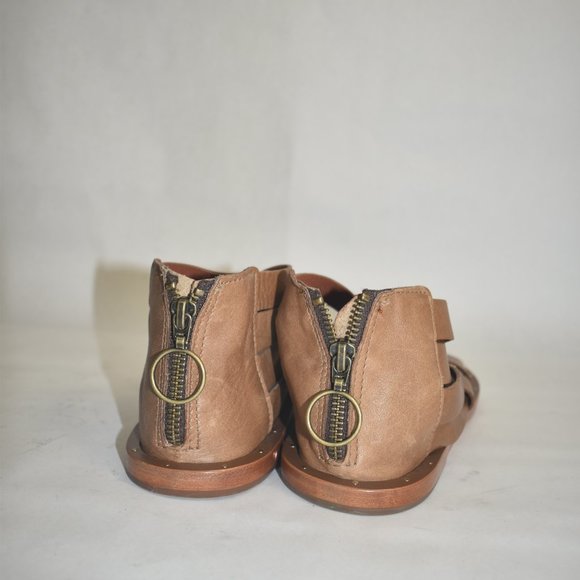 beek | Shoes | Beek Turaco Full Coverage Sandals Brown Leather ...